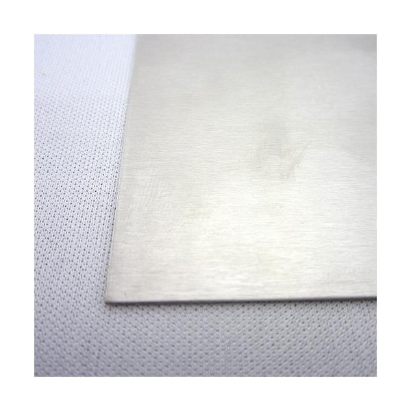 本体サイズ（約）：厚1．0×100×200mm 重量：157g 素材：鉄鋼材