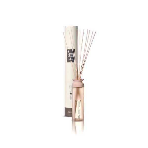 香り：ブラックアンバーサイズ（約）：［本体］幅63×奥63×高220mm　［リードスティック］長500mm重量（約）：800g（リードスティックを除く）内容量（約）：430mL芳香期間（約）：6ヶ月素材：［ボトル］ガラス　［リードスティック...