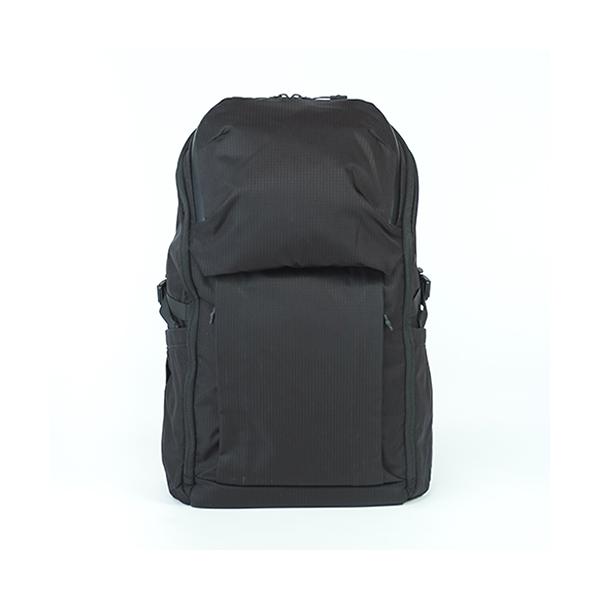 カラー：ブラック本体サイズ（約）：幅47×奥14.5×高28cm重量（約）：20L素材：ナイロン