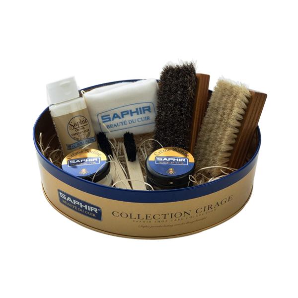 本体サイズ（約）：幅21×奥16×高6cmパッケージサイズ（約）：幅23×奥16.8×高6.5cm重量（約）：607g原材料：[クリーム]ローション、ろう、油脂、有機溶剤　[ブラシ]馬毛、豚毛　：[クロス]コットン  原産国：[クリーム／ロ...