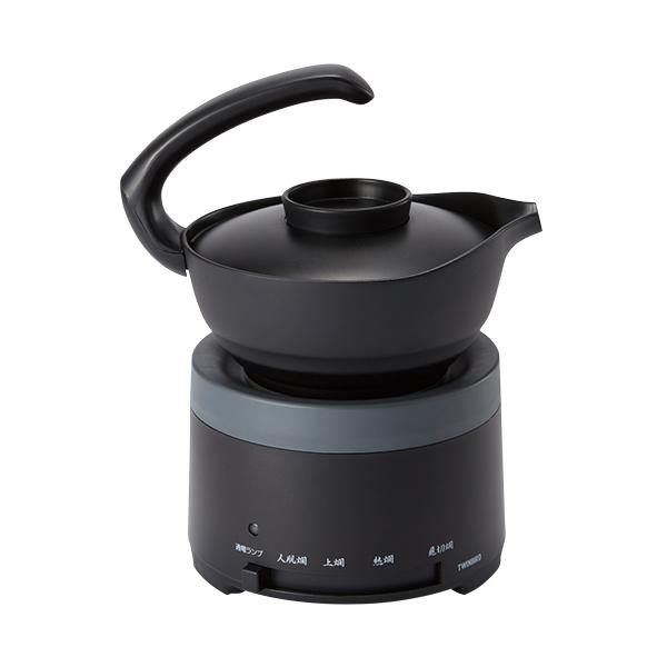 カラー：ブラック本体サイズ（約）：［本体酒器セット時］幅17.5×奥14×高22cm　：［酒器］幅17.5×奥14×高13cm　［本体］幅14×奥14×高9.5cmパッケージサイズ（約）：幅15.5×奥15.5×高25.5cm素材：［酒器］...