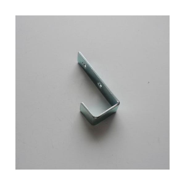 カラー：ユニクロメッキ本体サイズ（約）：［A］64mm、［B］17mm、［C］28mm、［D］20mm　素材：鉄　　　その他：穴径4.5mm、C寸法（内寸）24mm