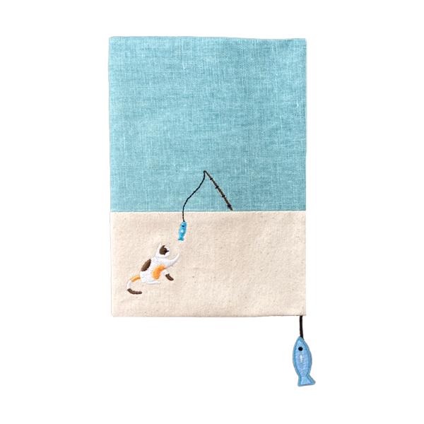 カラー：生成り／浅葱本体サイズ（約）：縦16.5×横12cm（折りたたみ時）適応サイズ（約）：文庫サイズ素材：［本体］綿麻　［しおり］フェルト