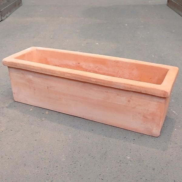 ※製造工場が変更になりました。※製造ロットによっては赤みが強い場合がございます。　交換の対象にはなりませんので、予めご了承ください。　又1cm〜2cm程度のサイズ差がある場合がございます。予めご了承ください。左右に２つ水はけ用鉢穴ありサイズ...