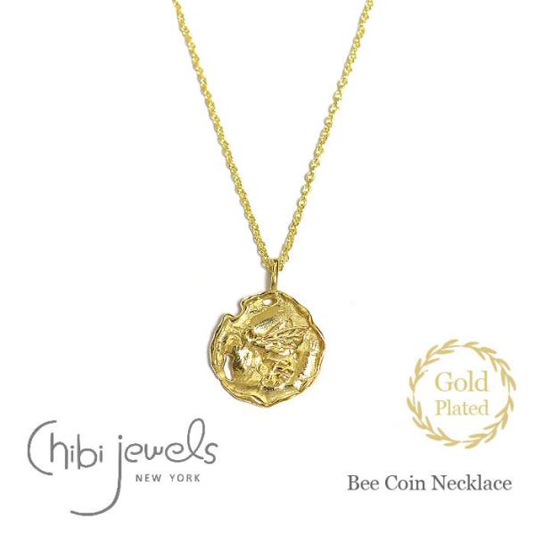 【サイズ】チャーム直径：約16mm／チェーンの長さ：約44cm【材質】Gold Plated (14金仕上げ)ラッキーモチーフである蜂が刻印されたチャームのコインネックレスです。歪な形と穴でヴィンテージ感溢れるデザイン。裏面には、ブランドの...