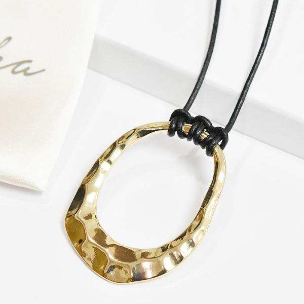 2006年に、ロサンゼルスのビバリーヒルズで Ettie Rafaeli と Joey Rafaeli によって立ち上げられたアクセサリーブランド≪Ettika≫のネックレスです。"Hip &amp; Peaceful"をコンセプトに掲げ、...