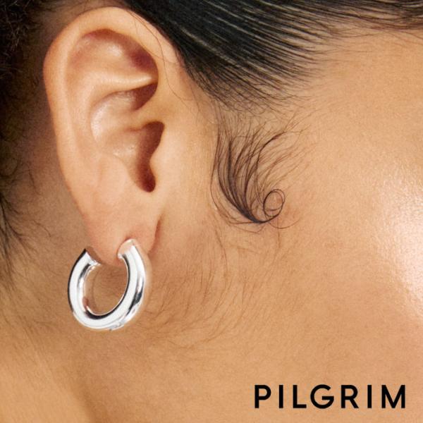 【サイズ】直径：約25mm【素材】Silver Plated (シルバーコーティング仕上げ)デンマーク発のアクセサリーブランド≪PILGRIM≫のピアスです。PILGRIMは国際的なジュエリーシーンの最前線にあり、自分自身を表現したいと願う...