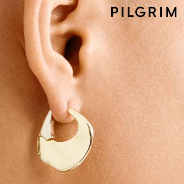 【サイズ】タテ約24mm×ヨコ約20mm【素材】Gold Plated (ゴールドコーティング仕上げ)デンマーク発のアクセサリーブランド≪PILGRIM≫のピアスです。PILGRIMは国際的なジュエリーシーンの最前線にあり、自分自身を表現し...