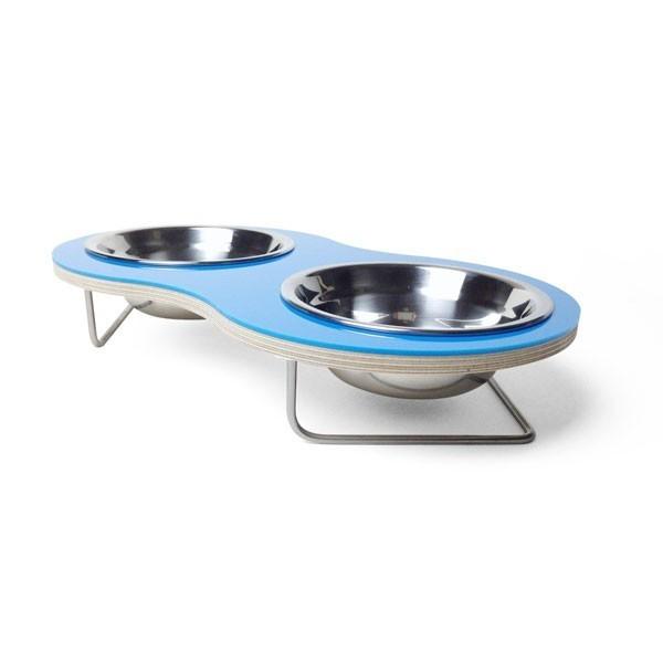 サンフランシスコからやってきた遊び心たっぷりなペット用食器が登場！猫と小型犬用に特別に設計された高架ペットボウルです。シンプルで軽量、ほぼすべてのインテリアにフィットします。 本体はアルミニウムフレーム及びボウルは、ステンレスで作られていま...