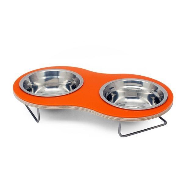 サンフランシスコからやってきた遊び心たっぷりなペット用食器が登場！猫と小型犬用に特別に設計された高架ペットボウルです。シンプルで軽量、ほぼすべてのインテリアにフィットします。 本体はアルミニウムフレーム及びボウルは、ステンレスで作られていま...