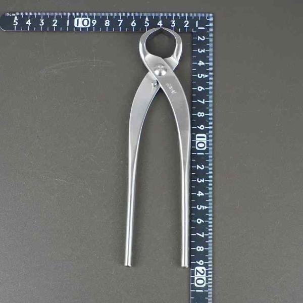 品 名  剪定ばさみ（芳光）根切 サイズ  全長  約 18センチ     横幅  約 4.5センチ     刃渡り 約 1.5センチ注意点  モニターの発色具合によって、     実際のものと色が異なる場合がございます。