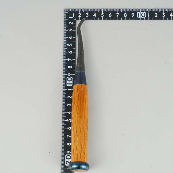 品 名  本職用 芳光 盆栽御手入用具 サイズ  全長  約 20センチ     横幅  約 2.5センチ     刃渡り 約 0.3センチ注意点  モニターの発色具合によって、     実際のものと色が異なる場合がございます。