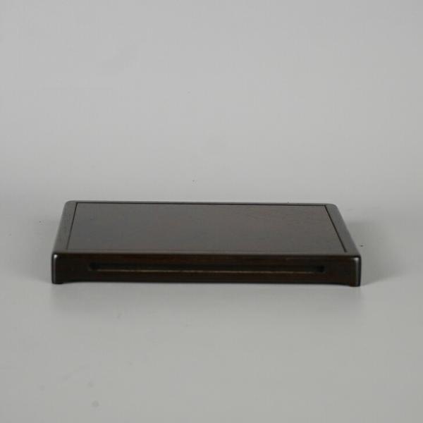 品名 　出口史郎　　小品卓 花台 (卓台/飾卓)サイズ 　高さ　約 1.6センチ　　横幅　約 15センチ　奥行　約 10.6センチ商品状態 　中古品の為、画像に写っていない小さなヒビ、欠け、キズ、汚れなどある場合があります。商品説明 　大阪...