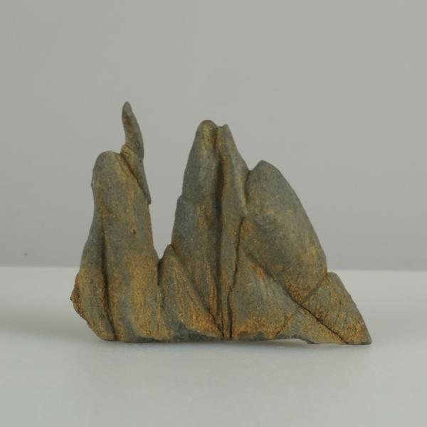 品名 　水石　産地、石の種類などの記載がない商品は仕入れの時点で詳細がわかっておりません。その旨ご了承のほどお願いいたします。サイズ 　高さ　約 4.7センチ　横幅　約 6.4センチ　奥行　約 1.4センチ注意点 　モニターの発色具合によっ...