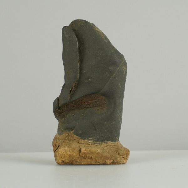 品名 　水石　産地、石の種類などの記載がない商品は仕入れの時点で詳細がわかっておりません。その旨ご了承のほどお願いいたします。サイズ 　高さ　約 8.5センチ　横幅　約 4.5センチ　奥行　約 2.3センチ注意点 　モニターの発色具合によっ...