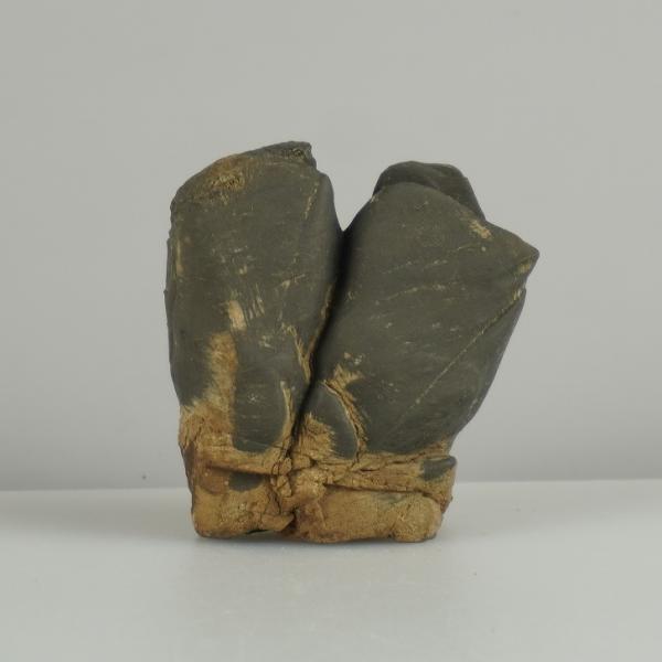 品名 　水石　産地、石の種類などの記載がない商品は仕入れの時点で詳細がわかっておりません。その旨ご了承のほどお願いいたします。サイズ 　高さ　約 6.4センチ　横幅　約 6.5センチ　奥行　約 3.5センチ注意点 　モニターの発色具合によっ...