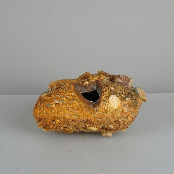 品名 　水石　壺石　産地、石の種類などの記載がない商品は仕入れの時点で詳細がわかっておりません。その旨ご了承のほどお願いいたします。サイズ 　高さ　約 6センチ　横幅　約 11センチ　奥行　約 8.5センチ注意点 　モニターの発色具合によっ...