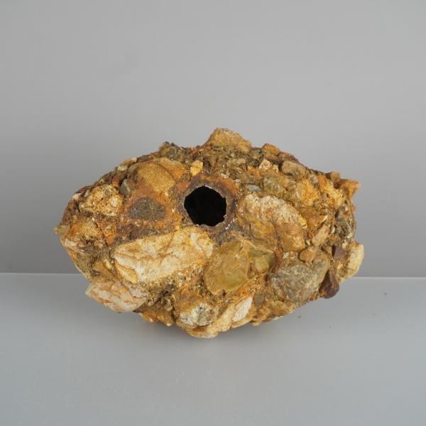 品名 　水石　壺石　産地、石の種類などの記載がない商品は仕入れの時点で詳細がわかっておりません。その旨ご了承のほどお願いいたします。サイズ 　高さ　約 8センチ　横幅　約 16センチ　奥行　約 11センチ注意点 　モニターの発色具合によって...