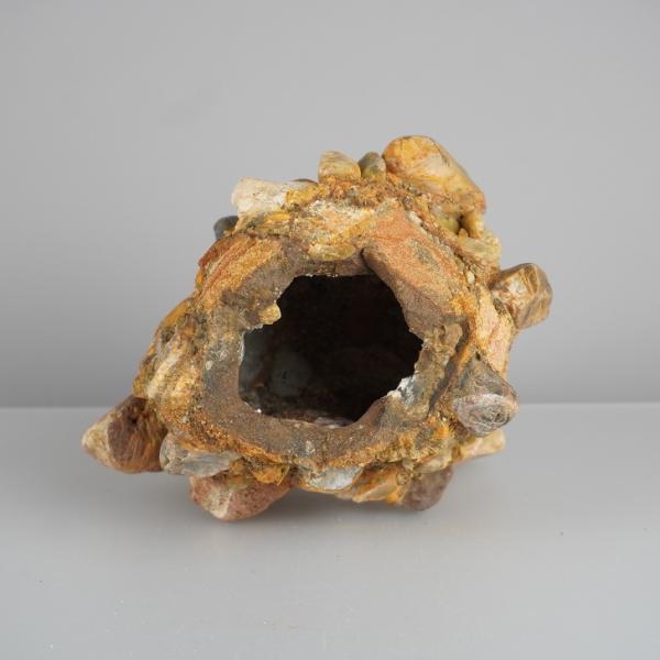 品名 　水石　壺石　産地、石の種類などの記載がない商品は仕入れの時点で詳細がわかっておりません。その旨ご了承のほどお願いいたします。サイズ 　高さ　約 12センチ　横幅　約 16センチ　奥行　約 12センチ注意点 　モニターの発色具合によっ...