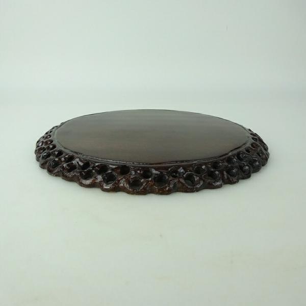 品名 　地板　(卓台/小品卓)サイズ 　高さ　約 1センチ　　横幅　約 17.3センチ　奥行　約 17.3センチ商品状態 　中古品の為、画像に写っていない小さなヒビ、欠け、キズ、汚れなどある場合があります。注意点 　モニターの発色具合によっ...