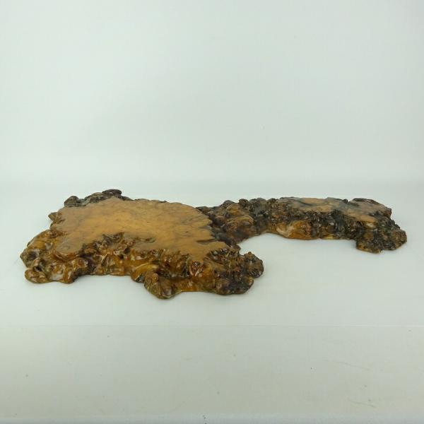 品名 　地板　(卓台/小品卓)サイズ 　高さ　約 2.8センチ　　横幅　約 52センチ　奥行　約 28センチ商品状態 　キズがあります。　中古品の為、画像に写っていない小さなヒビ、欠け、キズ、汚れなどある場合があります。注意点 　モニターの...