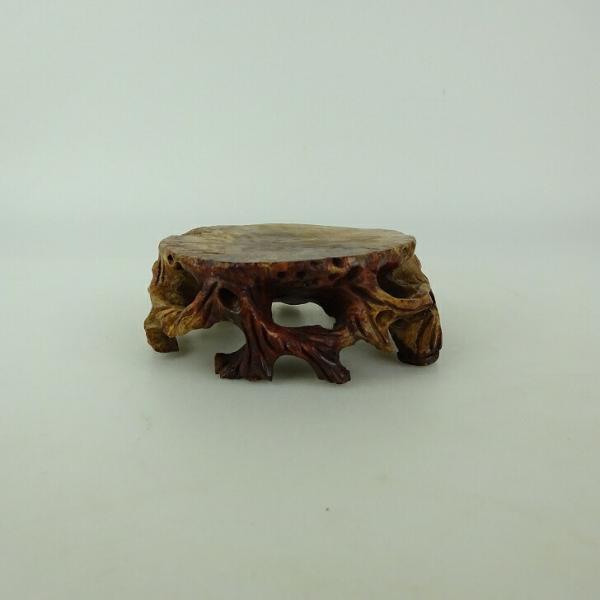 品名 　根卓　花台　(卓台・小品卓)サイズ 　高さ　約 3センチ　　横幅　約 9センチ　奥行　約 9センチ商品状態 　中古品の為、画像に写っていない小さなヒビ、欠け、キズ、汚れなどある場合があります。注意点 　モニターの発色具合によって、実...