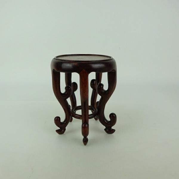 品名 　小品卓　花台 (卓台/飾卓)サイズ 　高さ　約 9.8センチ　　横幅　約 8センチ　奥行　約 8センチ商品状態 　中古品の為、画像に写っていない小さなヒビ、欠け、キズ、汚れなどある場合があります。注意点 　モニターの発色具合によって...