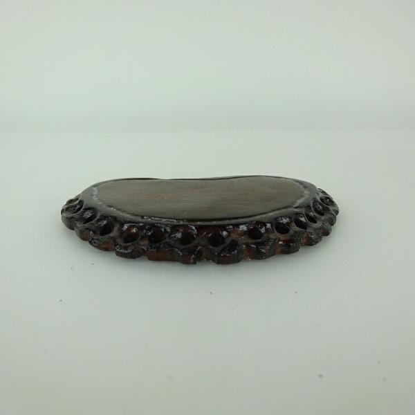 品名 　地板　(卓台・小品卓)サイズ 　高さ　約0.8センチ　　横幅　約9.3センチ　奥行　約7センチ商品状態 　中古品の為、画像に写っていない小さなヒビ、欠け、キズ、汚れなどある場合があります。注意点 　モニターの発色具合によって、実際の...