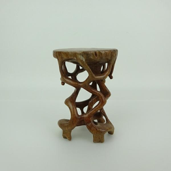 品名 　根卓 　(卓台・小品卓)サイズ 　高さ　約12.5センチ　　横幅　約9.2センチ　奥行　約8.6センチ