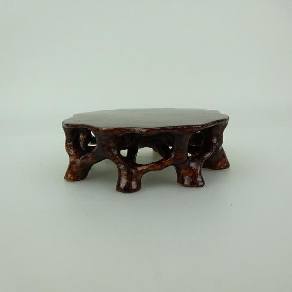 品名 　根卓　(卓台・小品卓)サイズ 　高さ　約 2.8センチ　　横幅　約 9センチ (天板 約8.5センチ)　奥行　約 9センチ商品状態 　中古品の為、画像に写っていない小さなヒビ、欠け、キズ、汚れなどある場合があります。注意点 　モニタ...