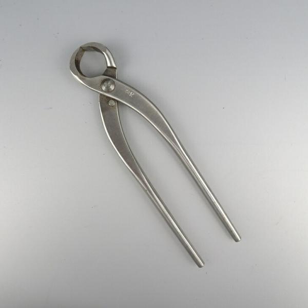 品名　根切　剪定ばさみ（芳光）サイズ　全長　約 18.1 センチ　刃渡　約 1.1 センチ注意点　サビあります。　モニターの発色具合によって、実際のものと色が異なる場合がございます。