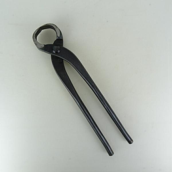 商品名 　根切　剪定ばさみ（芳光）サイズ 　全長　約 26.6 センチ　刃渡　約 1.9 センチ商品状態 　サビがあります。　経年変化による劣化摩滅がある場合があります。　ご了承の上、ご注文くださいますようお願いいたします。注意点 　モニタ...