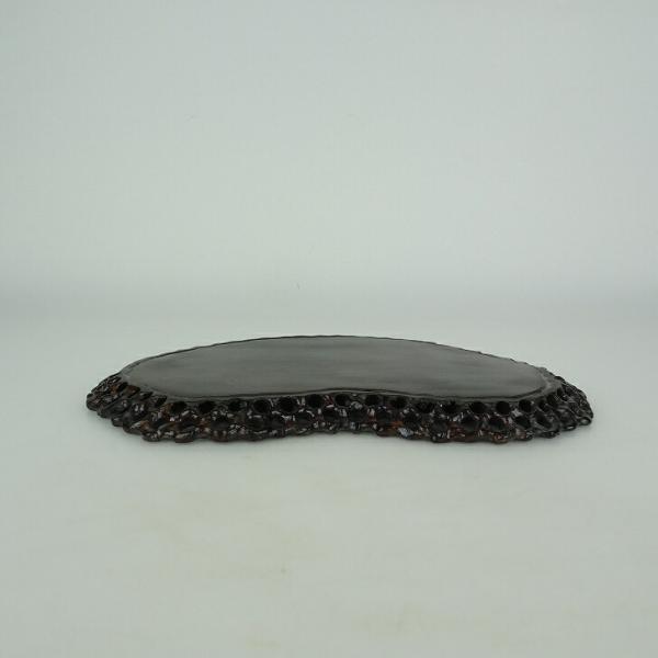 品名 　地板　(卓台/小品卓)サイズ 　高さ　約 1センチ　　横幅　約 20.8センチ　奥行　約 14.5センチ商品状態 　中古品の為、画像に写っていない小さなヒビ、欠け、キズ、汚れなどある場合があります。注意点 　モニターの発色具合によっ...