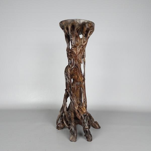 品名 　根卓　(卓台・小品卓)サイズ 　高さ　約 40.7センチ　　横幅　約 18.5センチ　奥行　約 19センチ商品状態 　中古品の為、画像に写っていない小さなヒビ、欠け、キズ、汚れなどある場合があります。注意点 　モニターの発色具合によ...