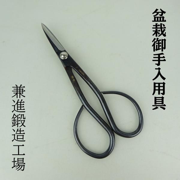 品名 　小枝切鋏　剪定ばさみ（兼進）サイズ 　全長　　約 16センチ　横幅　　約 7.5センチ　刃渡り　約 4センチ注意点 　モニターの発色具合によって、実際のものと色が異なる場合がございます。