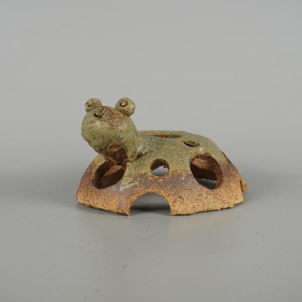 品名 　信楽焼サイズ 　高さ　約 9センチ　横幅　約 15.5センチ　奥行　約 14センチ