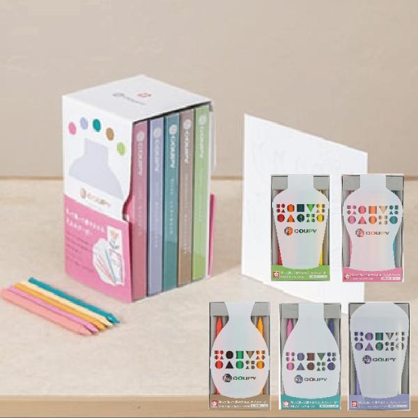 【送料無料】淡く優しいカラークーピーのセット「リ・クーピーコンプリートボックス」です。●5色のクーピーと花の塗り絵カードのセットです。●塗り絵を楽しんだ後は、台紙から切り離し、気分に合わせてケースにセットし、立てかけたり壁につるして飾ること...