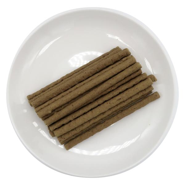 細かくカットして、しつけの際のご褒美に１本１本に網目があり、これがカットする際の目印になるので、意外と重宝するんです。おやつのあげ過ぎは注意したいところですが、本品は一日に与える量が管理しやすく、また小さくカットできるので、回数を増やしたい...