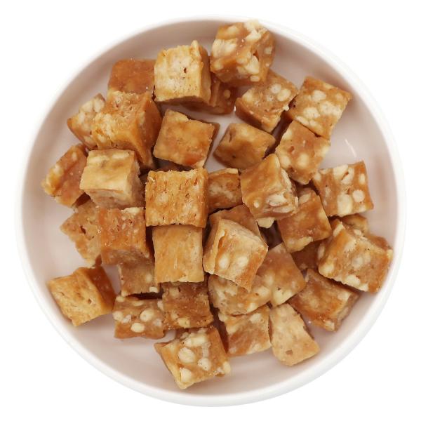 国産無添加の鶏ささみにチーズが入って一口サイズの角切りに形成した食べやすいおやつです。ささみはナイアシン、亜鉛、ビタミンＢ1が豊富に含まれています。しかも脂肪分が少なく低カロリーです。キューブ状の為、トレーニングのご褒美にも使いやすいです。...