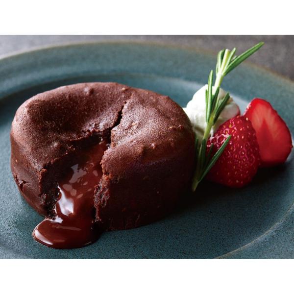 チョコレート生地にフォークを入れると、濃厚なガナッシュ（チョコレートソース）がとろり。色も、味わいもチョコレートのコクいっぱいのホットスイーツです。※加熱しすぎると中のチョコレートソースが高温になり、噴き出す場合があります。※表示在庫以上の...