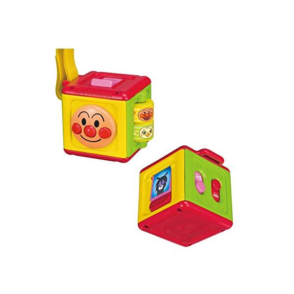 ・レッド  ・対象年齢:10月以上・色々なスイッチに赤ちゃんも夢中。・5面に豊富なスイッチ遊びが満載。・ストラップ付きでおでかけに便利。・電池不要。