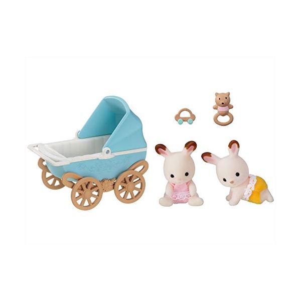 ・ショコラウサギのふたごちゃん・家具セット フリーサイズ DF-14・・Color:ショコラウサギのふたごちゃん・家具セット・ショコラウサギのふたごちゃんのお人形、さわやかな水色のうば車とふたつの赤ちゃん用おもちゃのセットです。・(C) E...