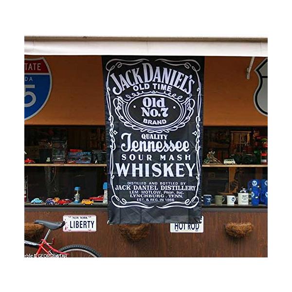 アメリカン・黒 ブラックホワイト  ・オシャレな空間を演出する、ビッグサイズの レッドブルタペストリーです。 アメリカ雑貨の定番アイテムで、飾るもよし、 目隠しラックとして使用するなど用途は様々 です。ナイロン製で見た目の発色もGOOD サ...