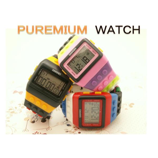 ブロックのコマをつなぎ合わせてできたお洒落なブロックベルトウォッチチ、　　　機能　：アラーム、ストップウォッチ、日常生活防水、ＥＬバックライトなど 　　　素材　：プラスチック、ステンレス裏ブタ　　ベルト：幅３．１ｃｍ　腕周り最大１９ｃｍで調...