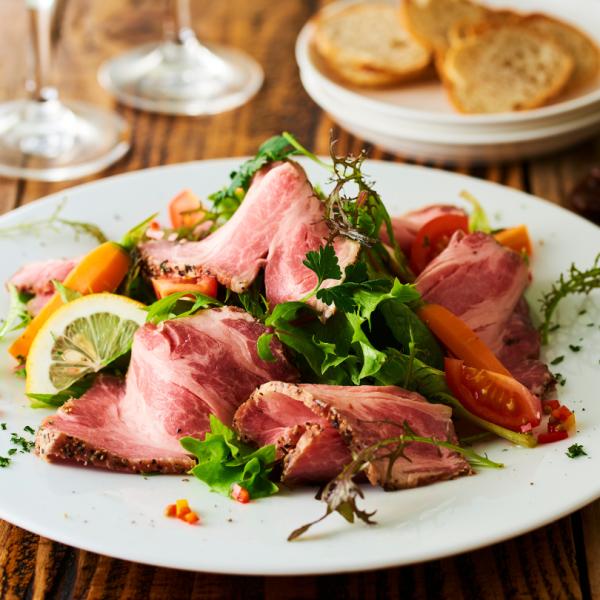 そのまま切るだけでおいしくお召し上がり頂けます。 真空調理でじっくりと仕上げたことによって、イベリコ豚の旨味と甘みを逃さずに調理。味付けは塩とコショーのみで仕上げた無添加です。イベリコ豚無添加ローストポーク　280ｇ[賞味期限]　冷凍30日...