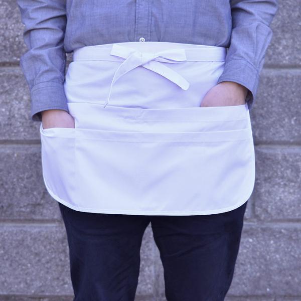 ポケット探ししてませんか？上着を探し　ズボンを探し　カバンまで探しても見つからない。そんな時には、これが便利！見安いので最高！ポケットがたくさん付いているので非常に便利！フリーマーケットや市でも前掛けとして重宝されています。また、ファスナー...