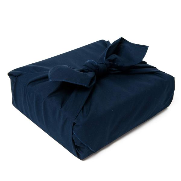 お受験用の”風呂敷結び”の練習用・教科書配布などお荷物用に便利な人気商品の紺色無地の風呂敷です【素材】綿ブロード　天竺無地/四方縫い【製造】日本製【サイズ】　91×91センチ