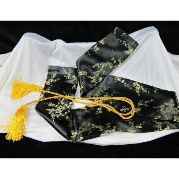 商品内容：刀袋と紐サイズ：(約) 全長132 cm、幅13cm、紐147cm色：黒素材：絹（※柄は画像2枚目以降の龍の柄になります）艶やかで手触りもよく、高級感があります。こちらの商品はお値段の割にはクオリティが高く好評な一品です♪