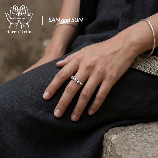 ■商品説明 5 BALL RING直径約4mmのボールモチーフが5つ付いた指輪です。■カレンシルバーについて タイの山岳民族・カレン族が手作りする高純度シルバー（純度95%以上）。 シルバー925よりも純度が高いため、独特の柔らかな質感と落...