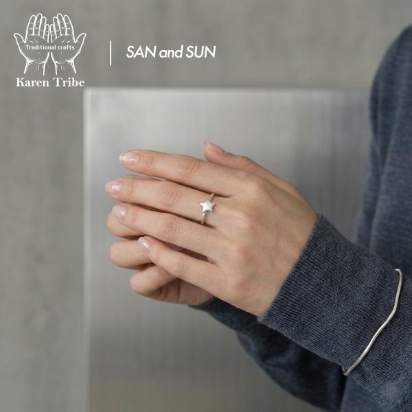 ■商品説明 STAR RING■カレンシルバーについて タイの山岳民族・カレン族が手作りする高純度シルバー（純度95%以上）。 シルバー925よりも純度が高いため、独特の柔らかな質感と落ち着いた光沢を楽しめるのが魅力です。一つひとつに刻まれ...